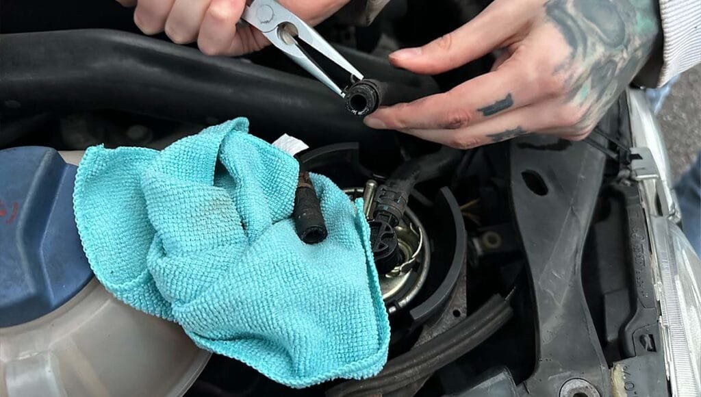 How to change fuel filter on VW Polo 9n: easy replacement guide - Cars ...